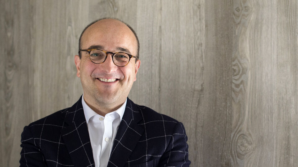 Kunsthandelaar Patrick Van der Vorst wordt priester: "Hij zal hard ...