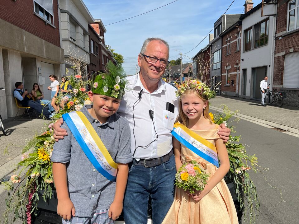 Meer dan 1 miljoen bloemen schitteren in kleurrijke bloemenstoet van ...