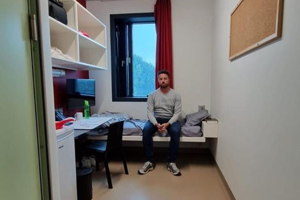 Eerste gevangenen overgebracht: nieuwe gevangenis van Haren is nu écht ...