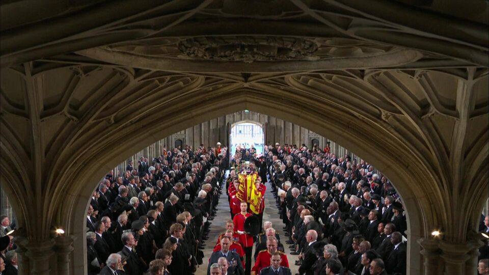De laatste reis van de Queen: Elizabeth II na indrukwekkende ...