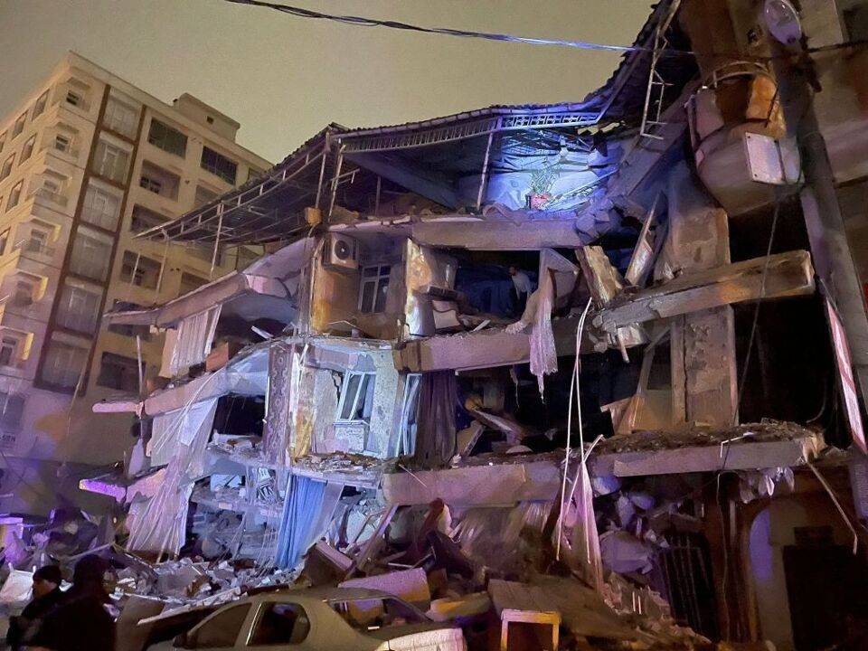 Zware aardbevingen treffen Turkije en buurland Syrië: duizenden doden ...