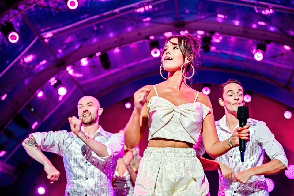 Zomerhit - Lissa Lewis - Het lijkt wel zomer | VRT MAX