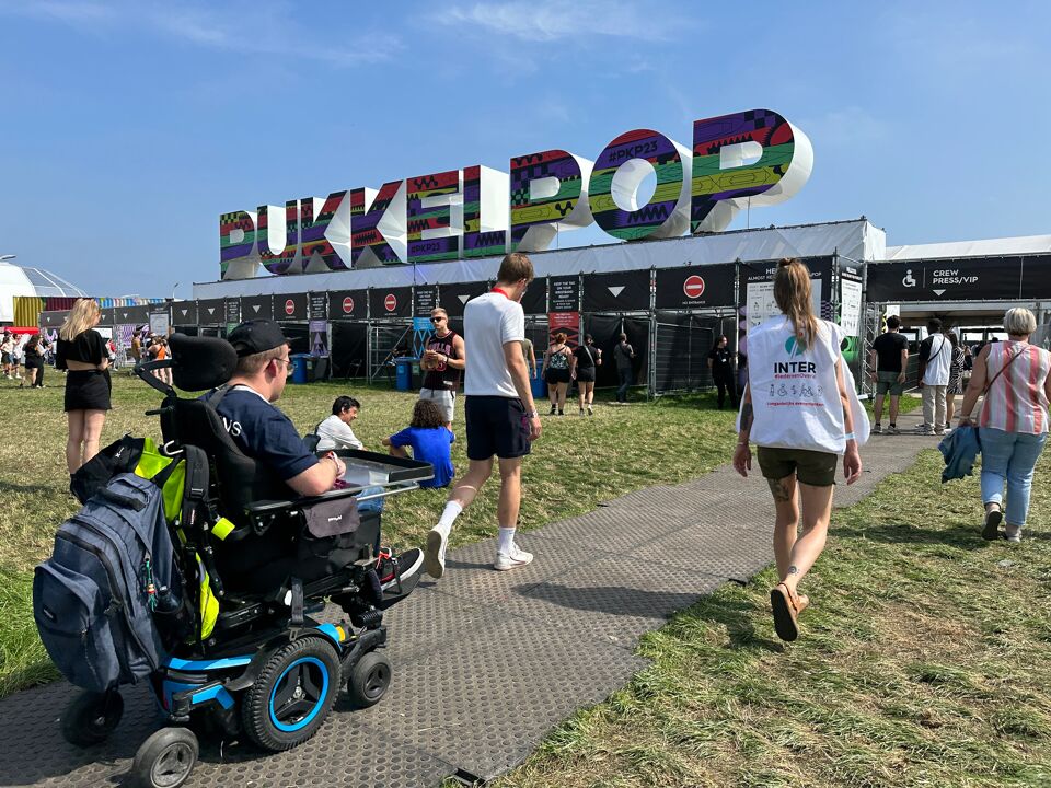 300 mensen met een beperking genieten van Pukkelpop dankzij ...