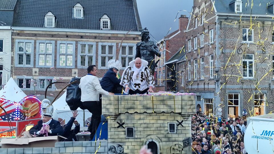 Bijzondere carnavalstoet in Tongeren: na 25 jaar weer met reuzen ...