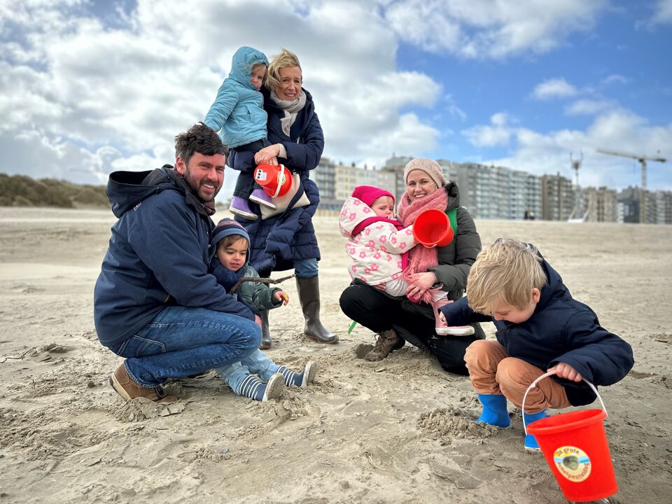 Vrijwilligers tellen 50.000 schelpen op strand: "Ze krijgen meteen ook ...