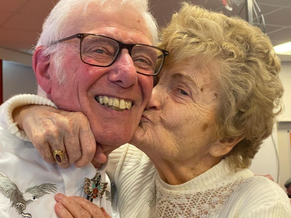 Opmerkelijk: Poperingenaar Johnny Carton staat 80 (!) jaar op de ...