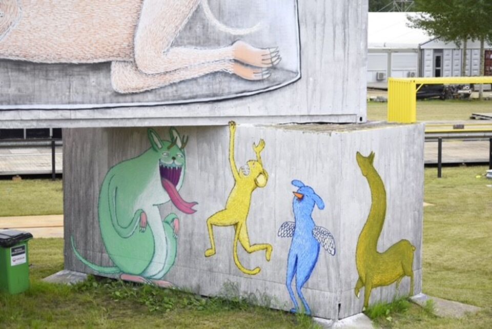 Leuvense kunstenaar Bisser eert vroeggeboren zoontje Titus met schildering op containers Rock ...