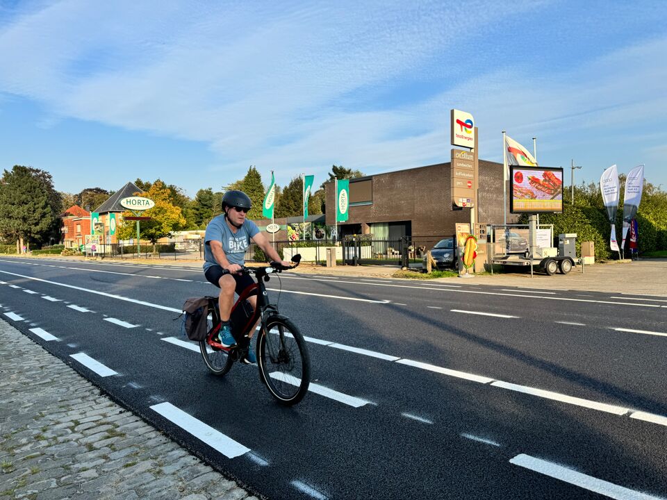 Weg met 'moordstrookjes' tussen Malle en Zoersel: vernieuwde N12 open ...