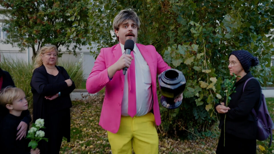 De ideale wereld - Iedereen legt het werk neer | VRT MAX