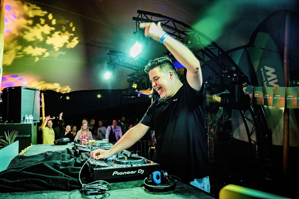 MNM Start to DJ | VRT MAX