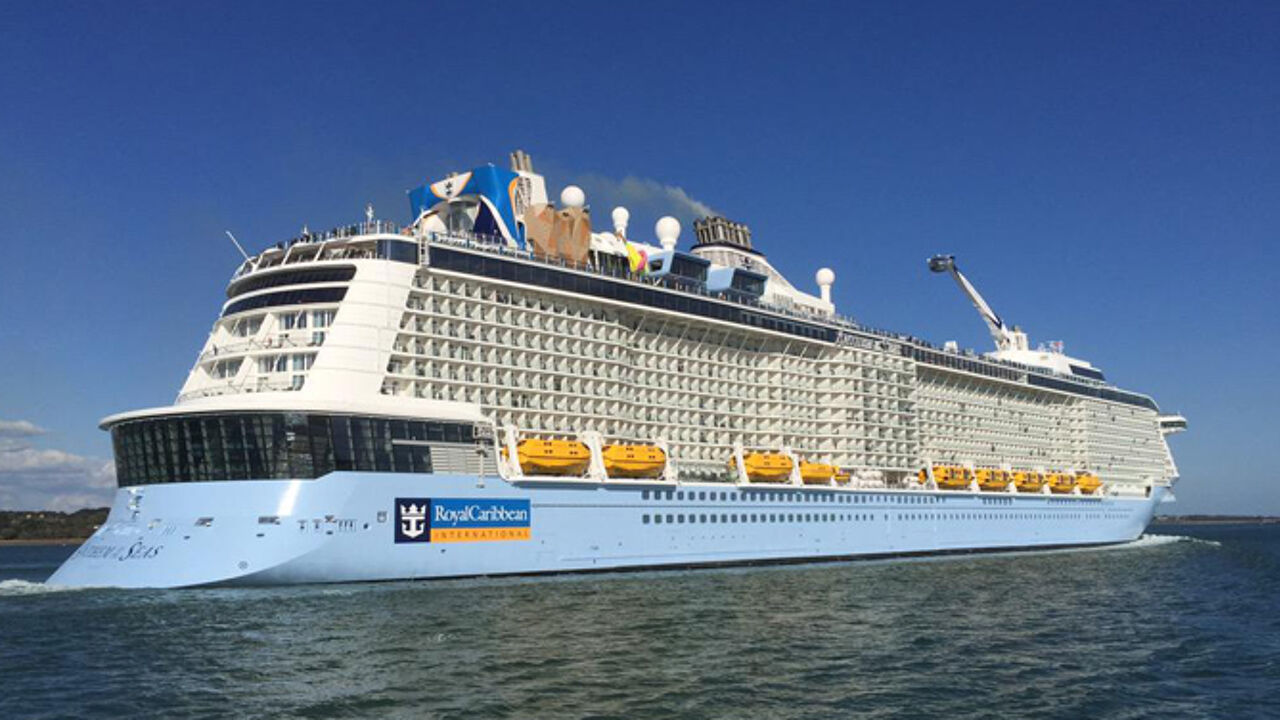 Zeebrugge verwelkomt grootste cruiseschip ooit in Belgische haven | VRT ...