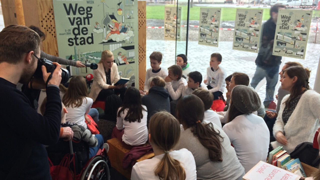 An Lemmens en Danny Timmermans lezen 45e Jeugdboekenweek op gang | VRT ...