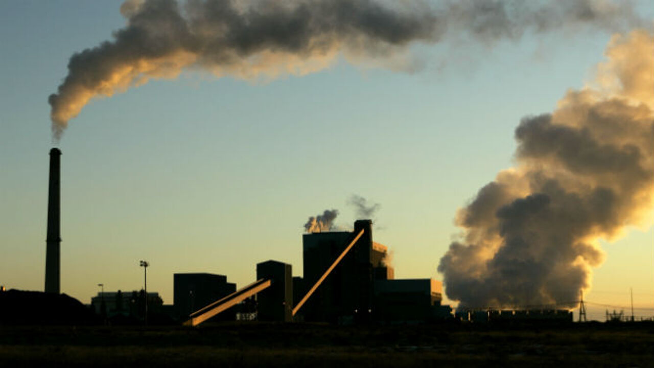 Groen wil uitstap uit fossiele energie tegen 2030 | VRT NWS: nieuws