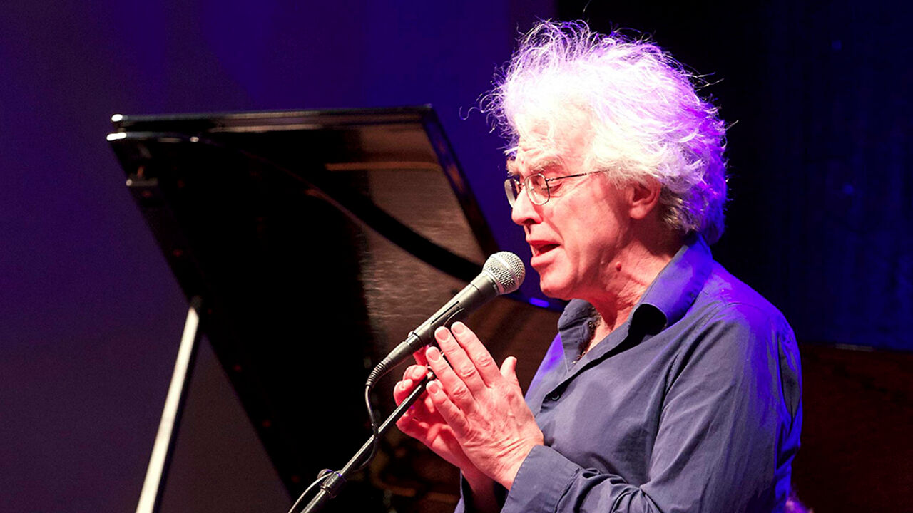 Rembert De Smet, de zanger van 2 Belgen, is overleden | VRT NWS: nieuws