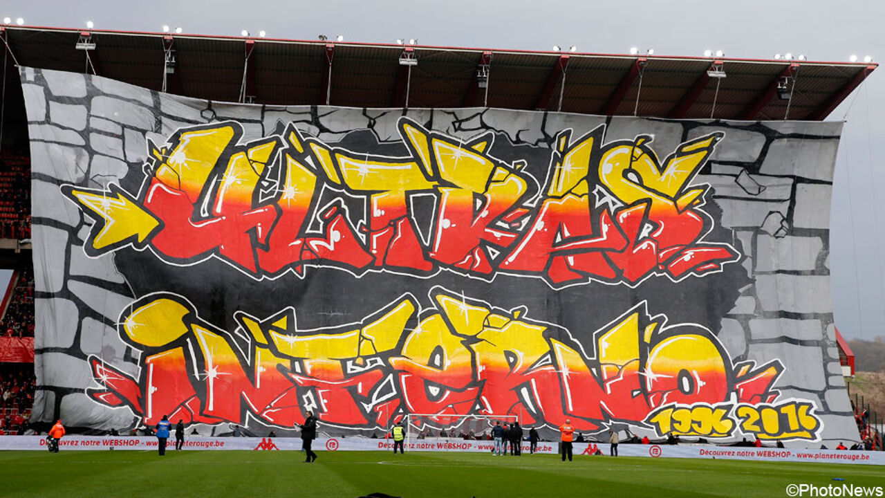 Jarige Ultra Inferno's van Standard pakken uit met grootste tifo ooit ...