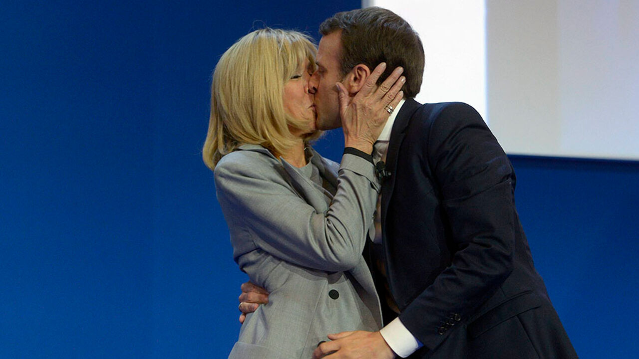 Relatietherapeut: "Relatie van Macron en zijn vrouw getuigt van veel wilskracht" | VRT NWS: nieuws