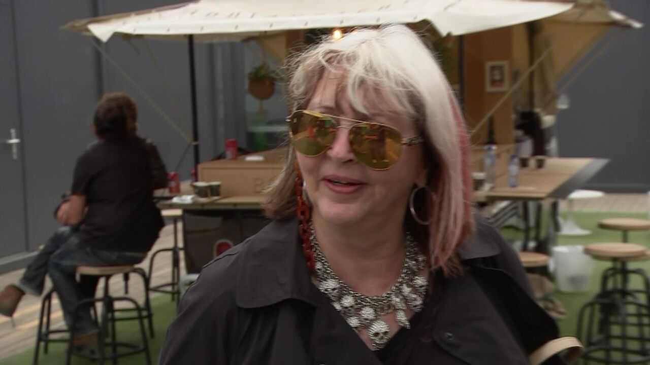 Arlett was jarenlang op pad met Guns N'Roses: "Slash is sweet" | VRT ...