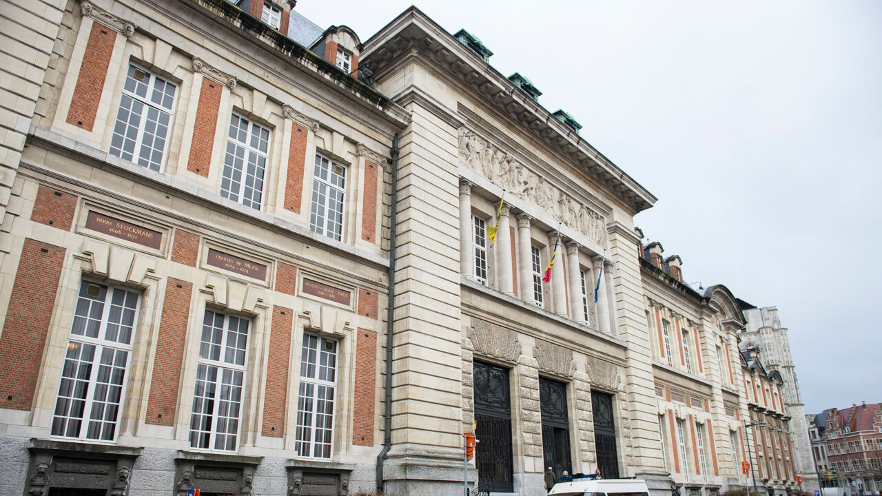 Huisjesmelkerij, krotverhuur en bendevorming: proces tegen beruchte ...