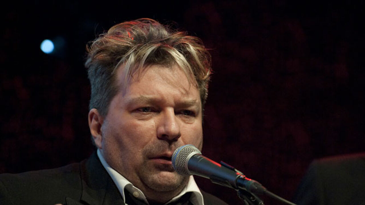 Luc Van Acker speelt album "The ship" in Tienen | VRT NWS: nieuws