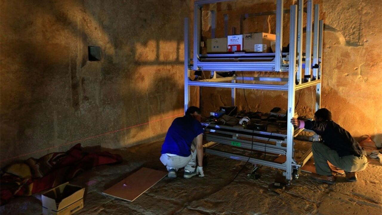 Wetenschappers ontdekken een grote ruimte in de piramide van Cheops ...