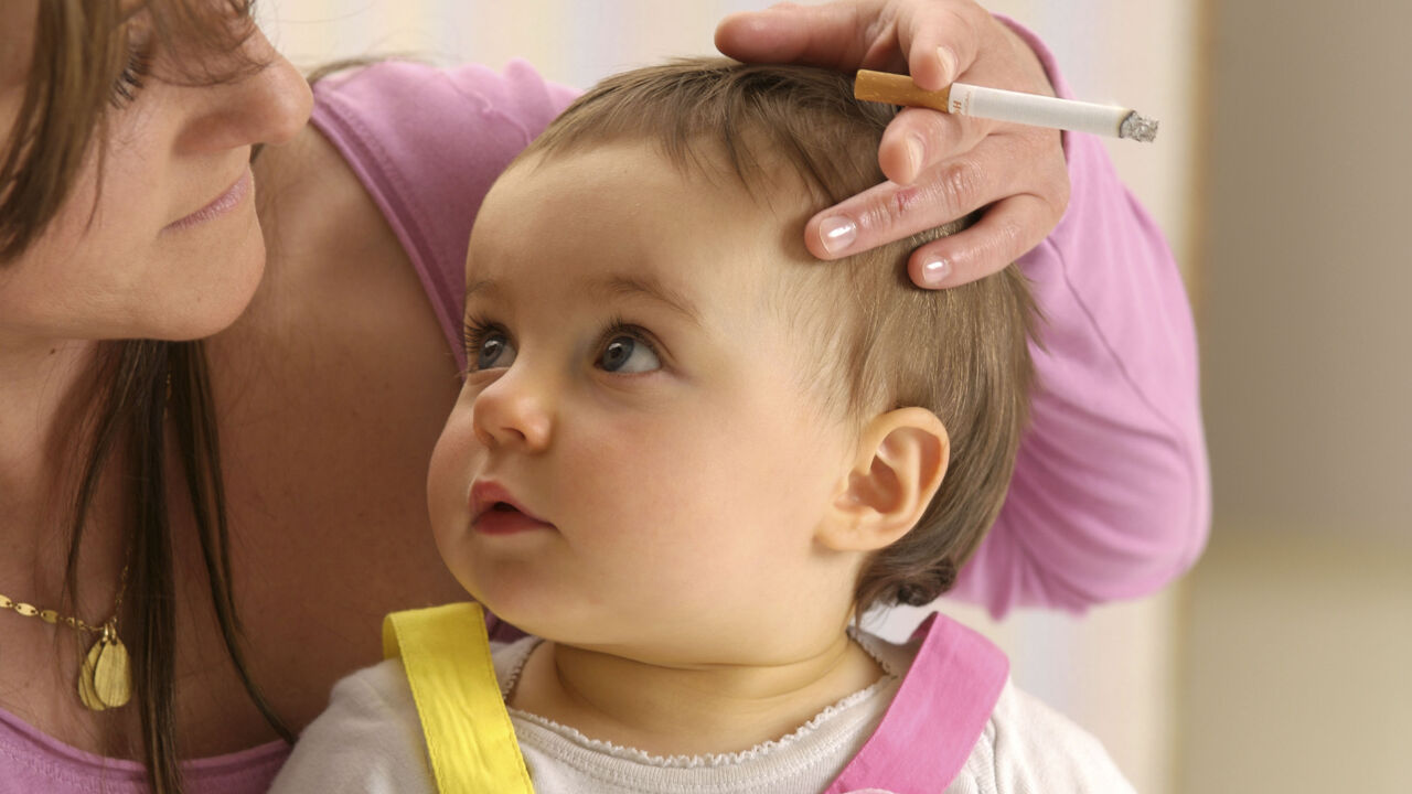 Binnen roken is nooit oké: de gevaren van passief roken | VRT NWS: nieuws