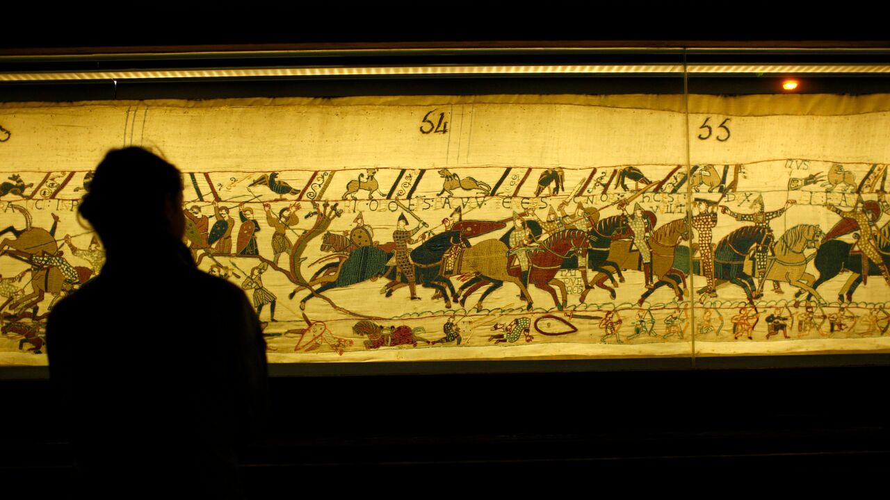 Tapijt van Bayeux reist voor het eerst in 950 jaar van Frankrijk naar ...