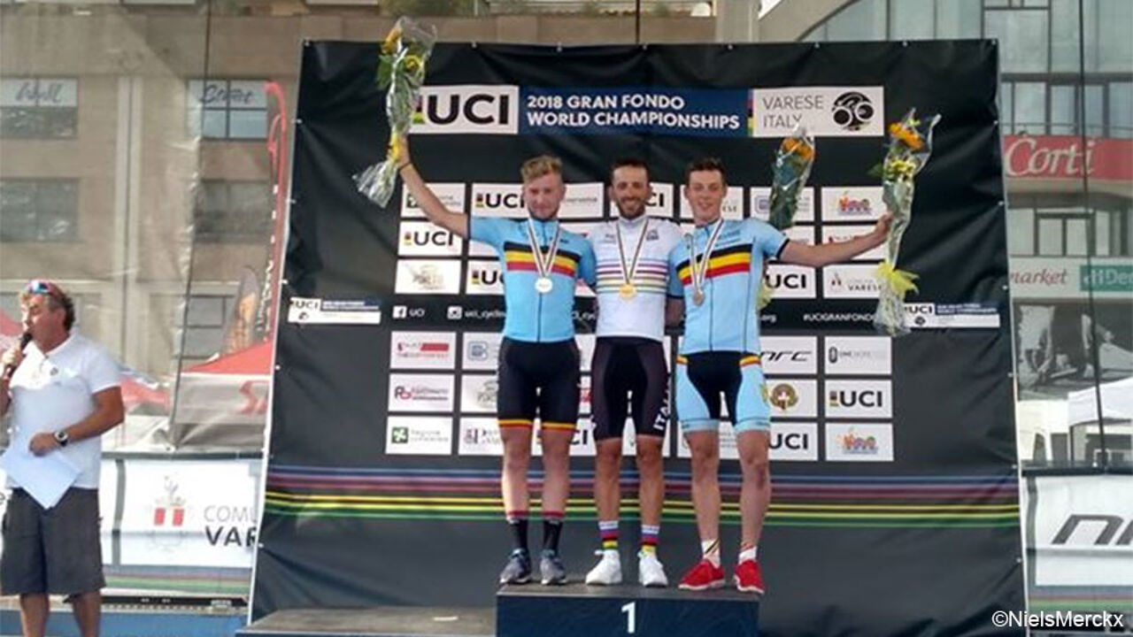 Ex-prof Van Goolen wordt in Varese wereldkampioen gran fondo | sporza