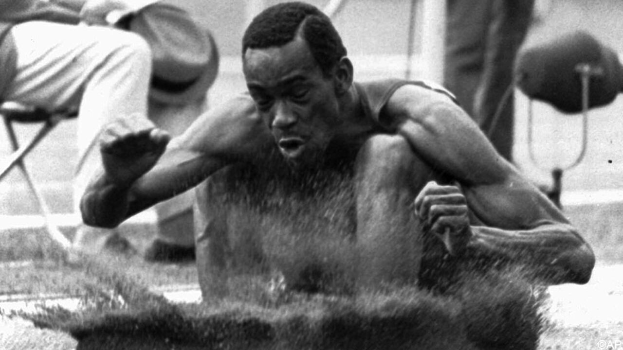 VIDEO: Beamon in 1968: "Het duurde half uur voor ze 8,90m gemeten ...