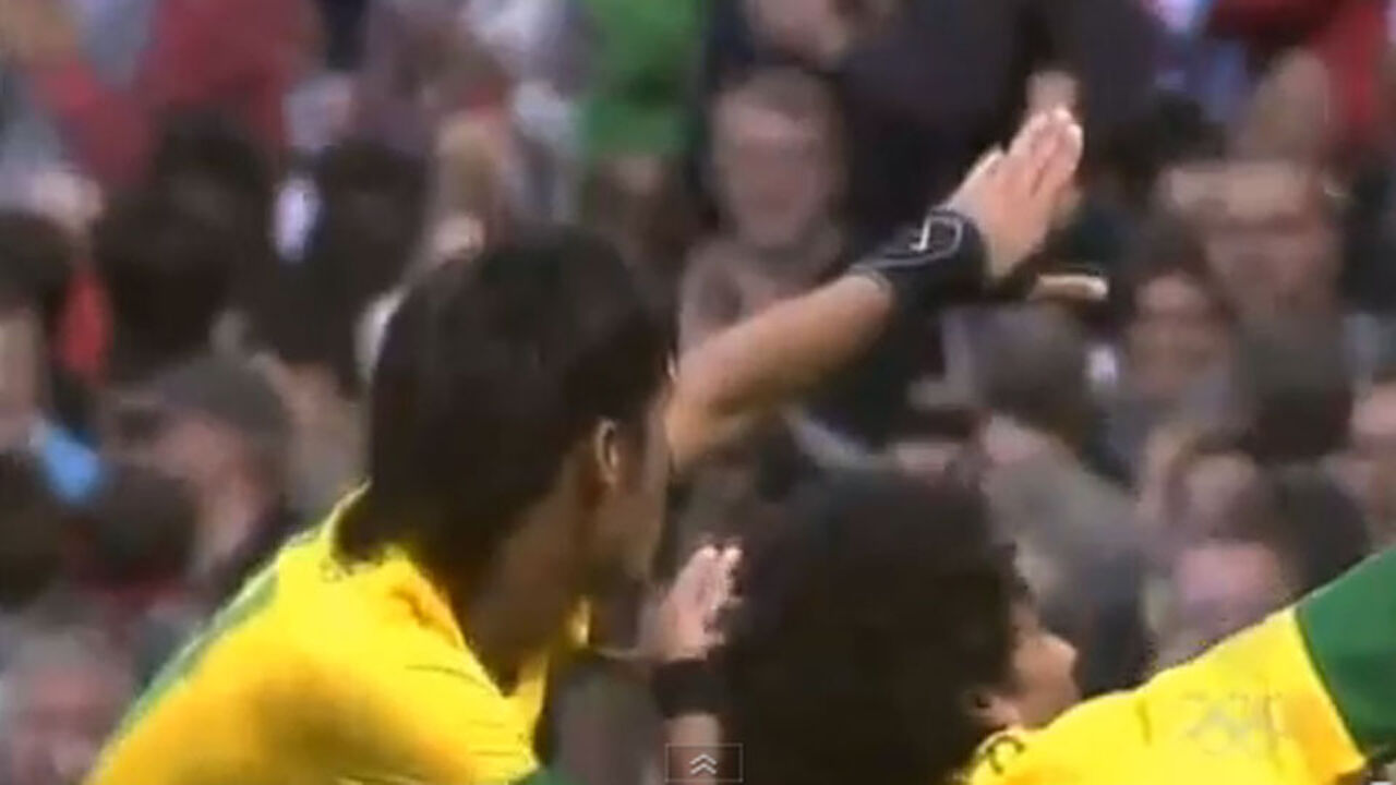 Neymar doet Lightning Bolt-pose | sporza