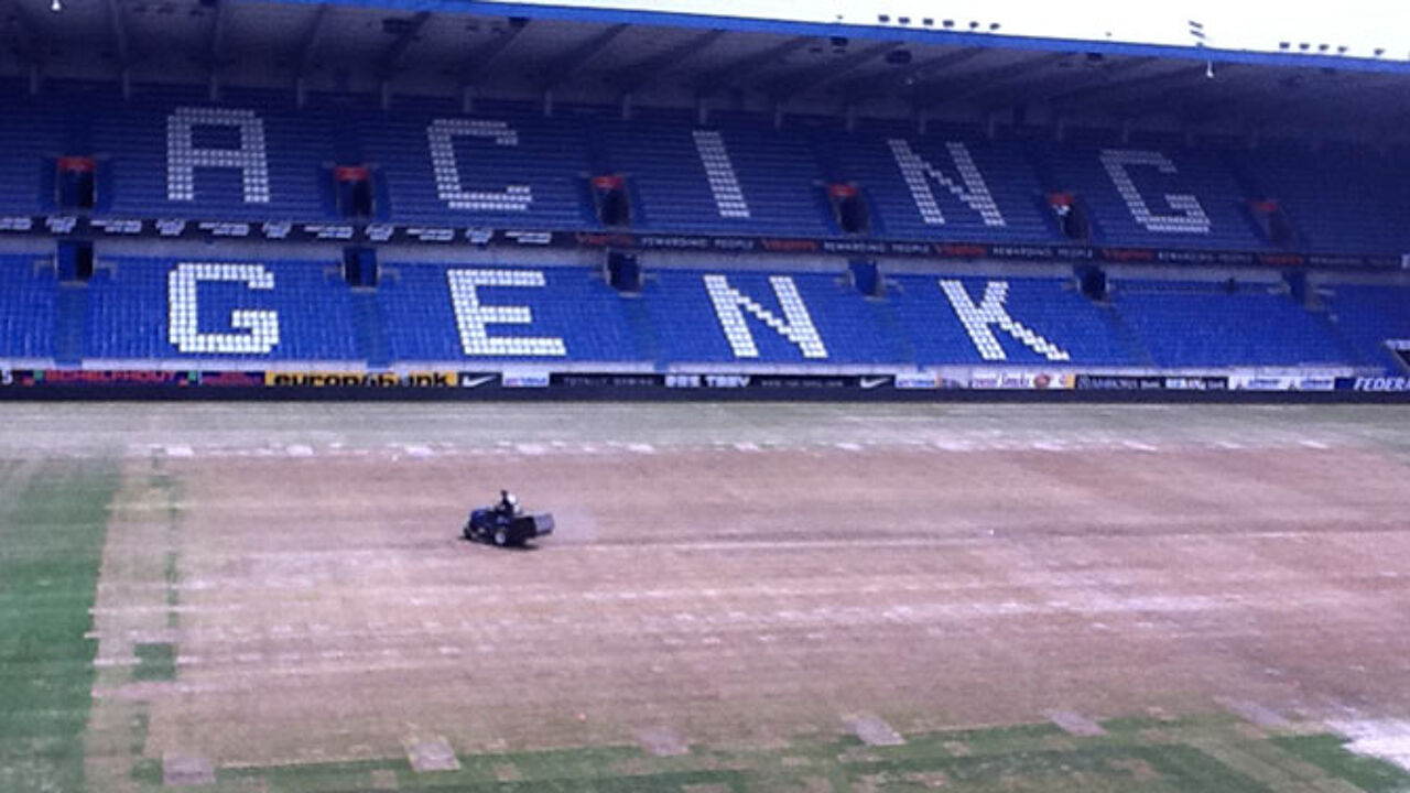 Het stadion van Genk kleurt helemaal blauw | sporza