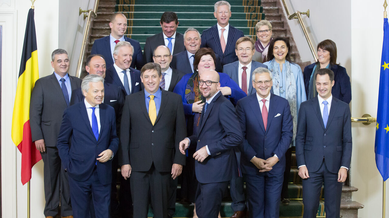 Van de regering-Michel naar de regering-Wilmès: een komen en gaan van ...