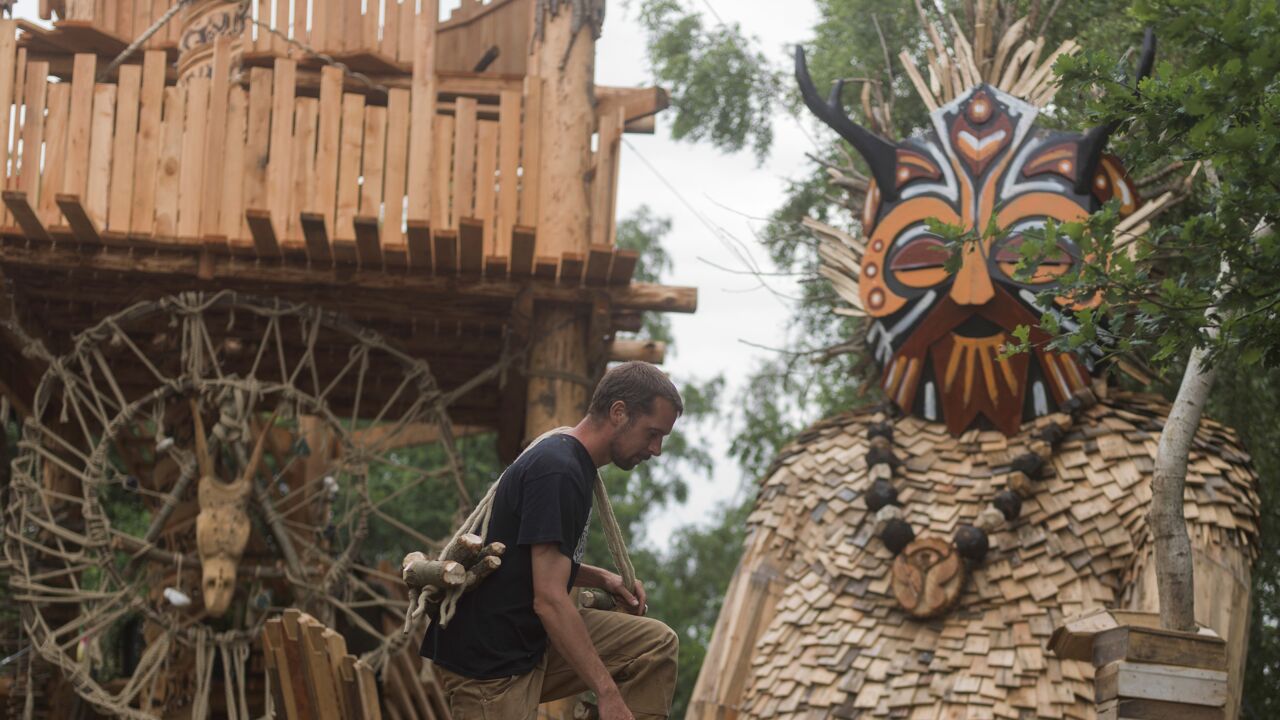 Gigantische trollen duiken op in De Schorre in Boom | VRT NWS: nieuws