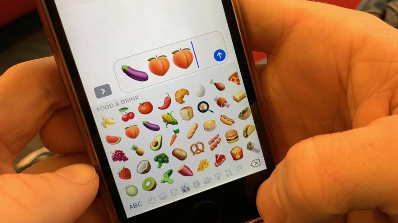 Facebook verbiedt gebruik van emoji in seksuele context, zoals de ...