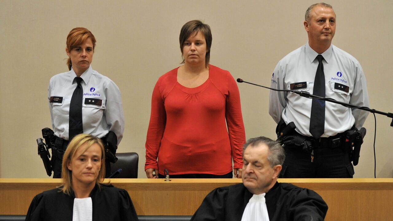 16 jaar na parachutemoord: Els Clottemans vrijgelaten onder ...