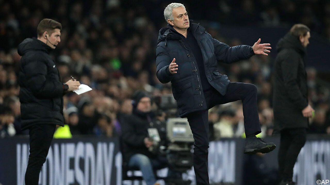 “Zelfs de bus krijgt Mourinho niet meer geparkeerd” | Sporza