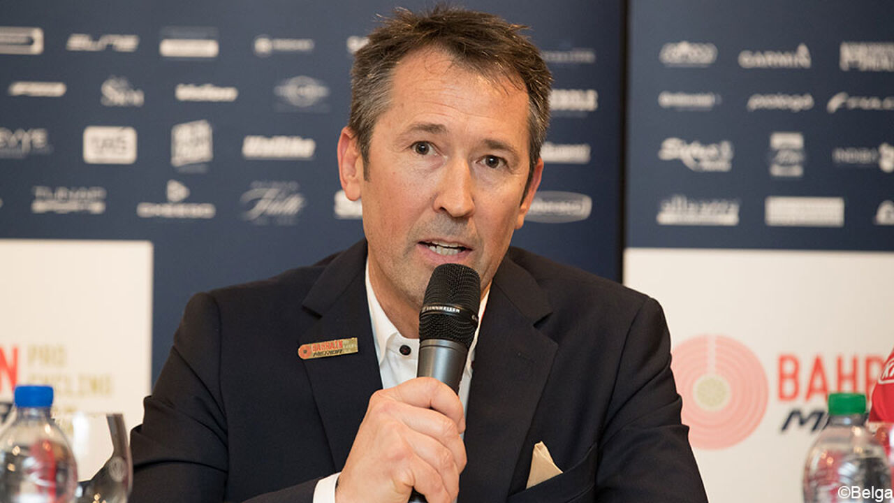 Mitchelton-Scott plukt tijdens coronastop teammanager van Bahrain ...