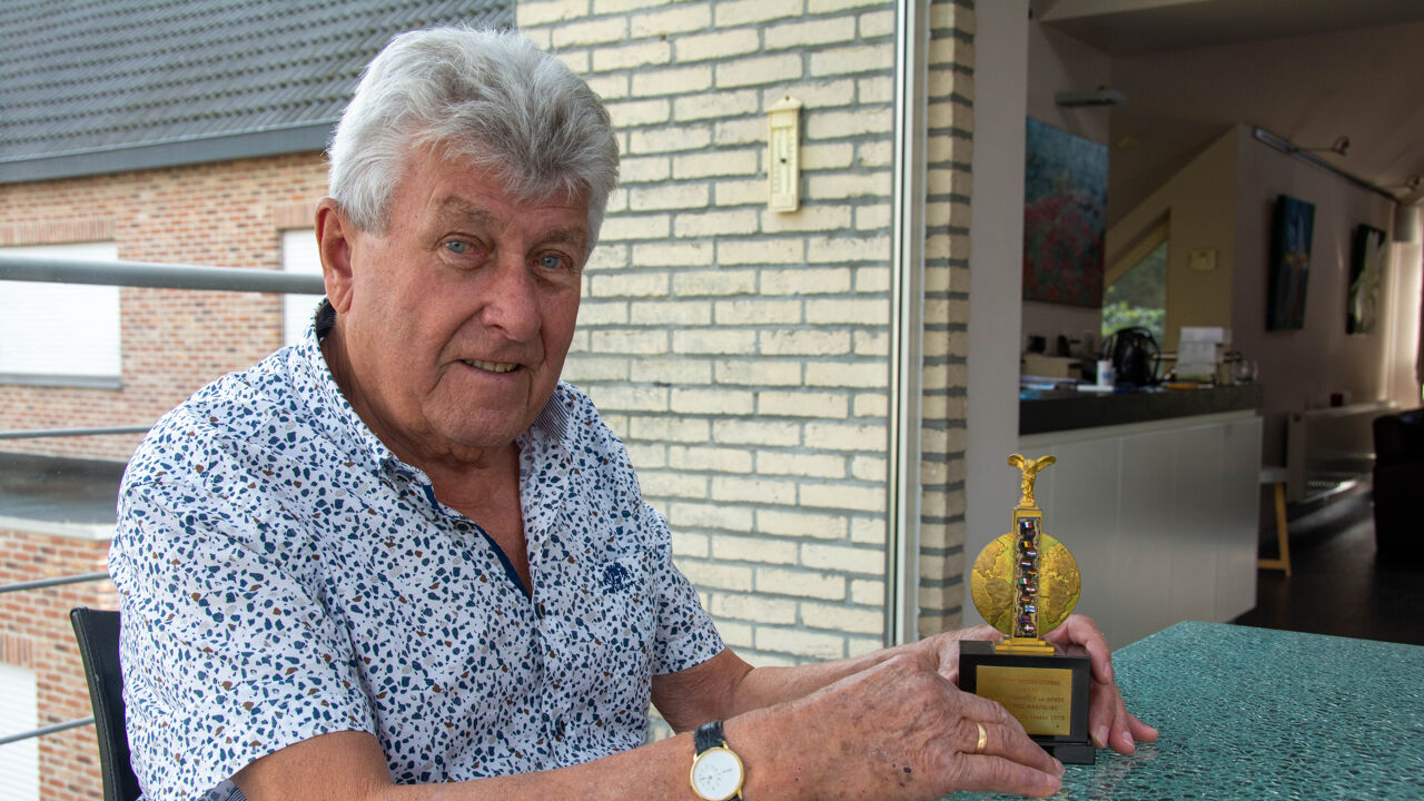 Wereldkampioen Herenkapper wordt na 50 jaar gehuldigd in Deurne: "Voor ...