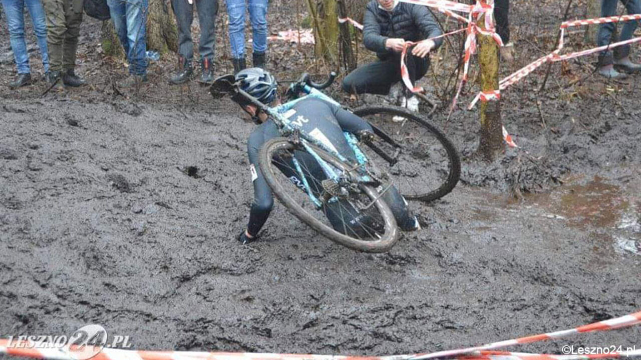 FOTO: Pools kampioenschap veldrijden is één groot modderbad | sporza