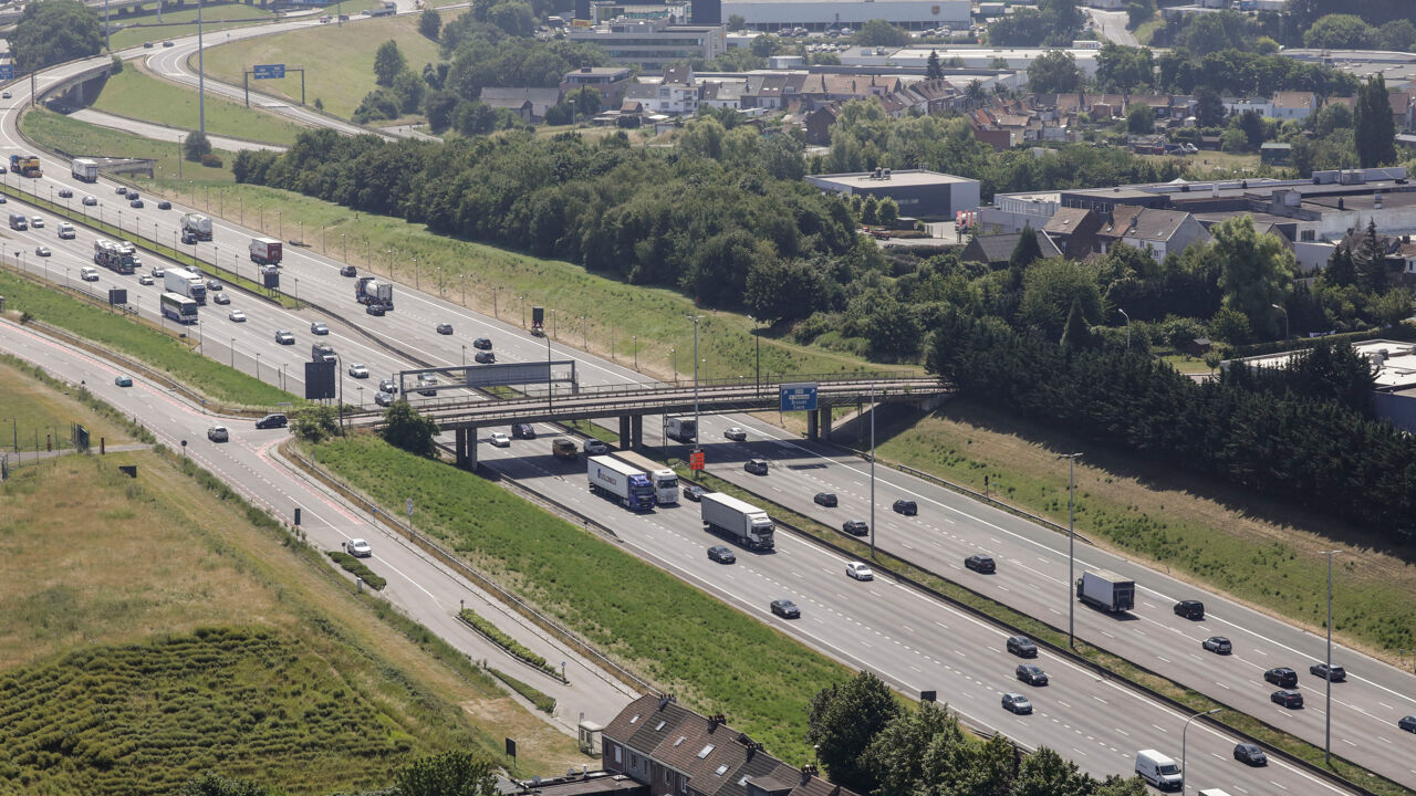 La construction du nouveau pont Hector Henneau sur le ring bruxellois à ...