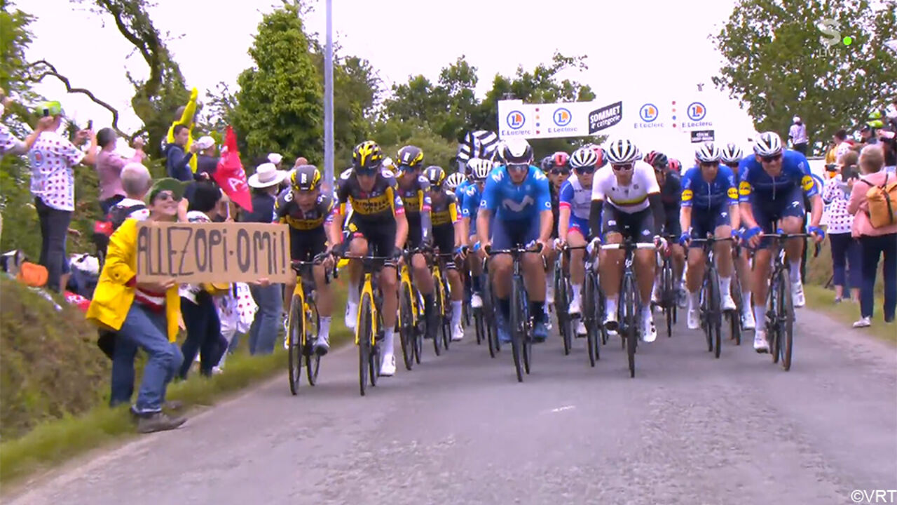 Franse media: "Vrouw van kartonnen bord "Allez opi & omi" is opgepakt ...