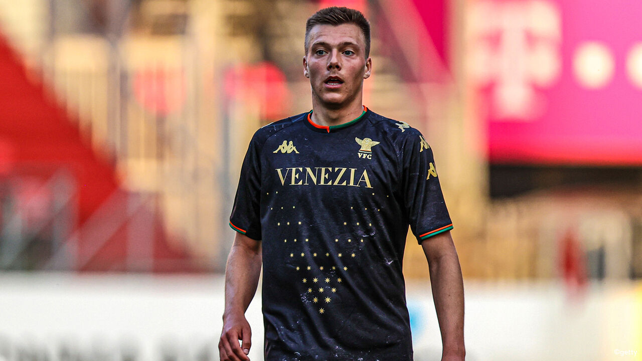 Het verhaal achter de mooiste voetbalshirts ter wereld: Venezia FC ...