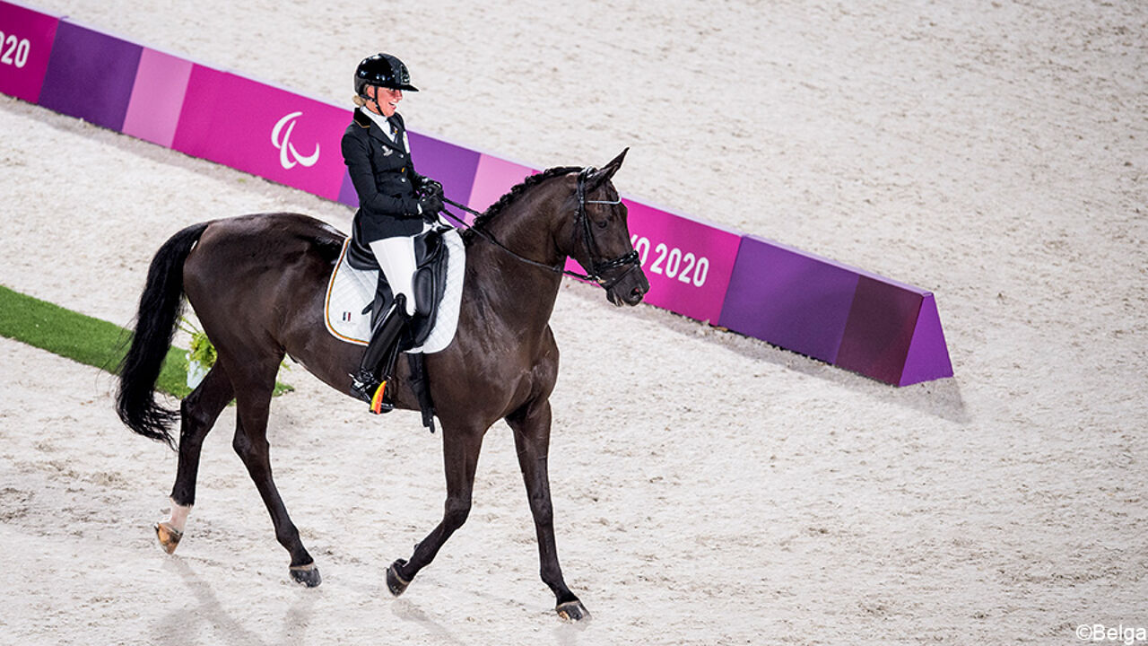 Kris Bosmans blikt met paralympiër Manon Claeys terug op 2021: "Wist ...