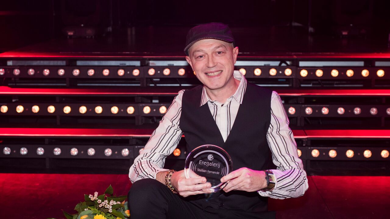 Stefaan Fernande, schrijver van de hits "Nobelprijs" en "Porselein ...