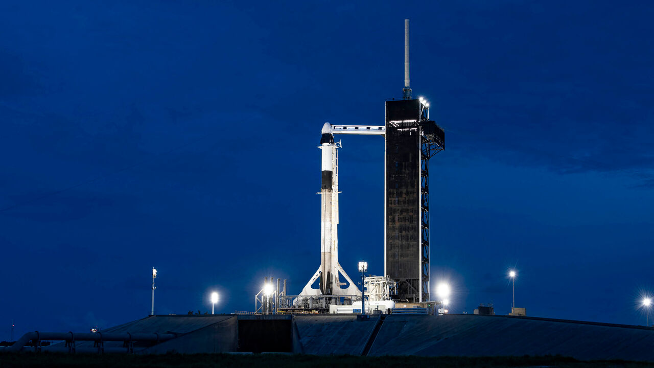 Eerste ruimtetoeristen van SpaceX, die rond de aarde gaan vliegen ...