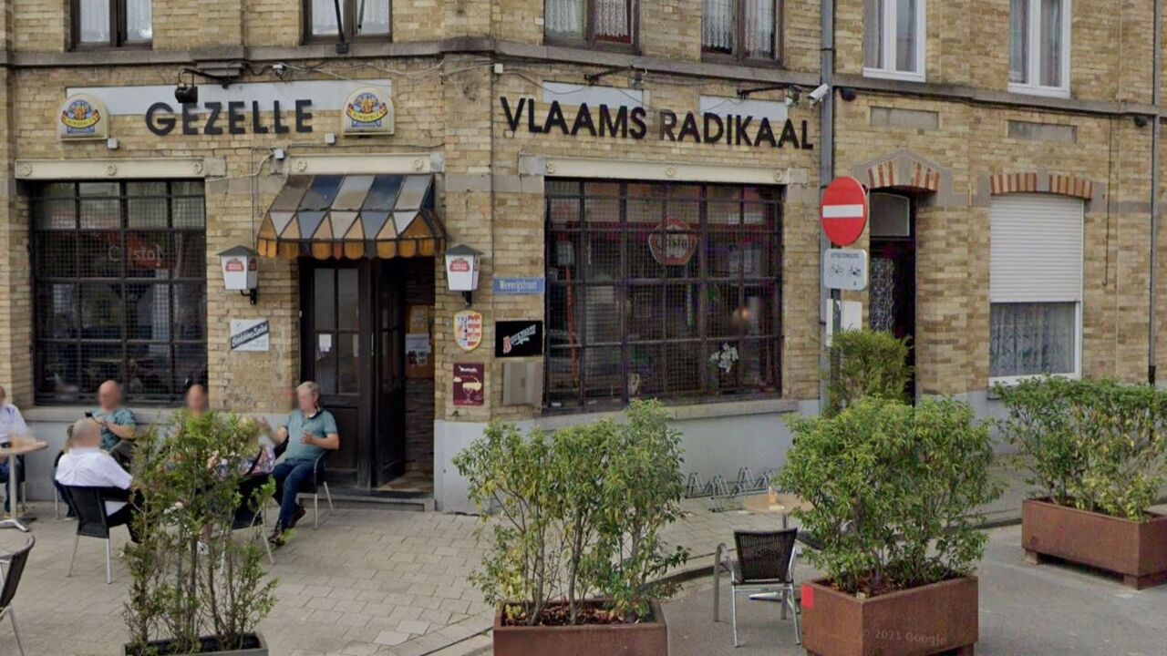 Cafébaas uit Roeselare kan coronapas niet scannen: "Ik heb geen ...