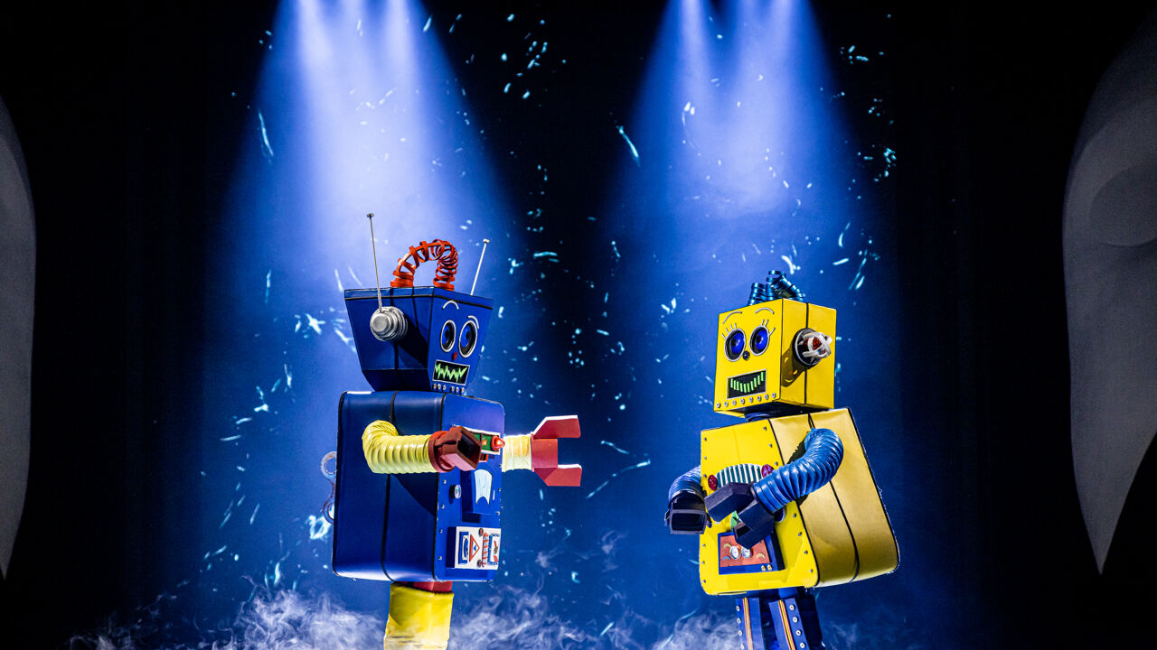 Eerste duo ontmaskerd: Robots uit "The Masked Singer" bestaat voor de ...