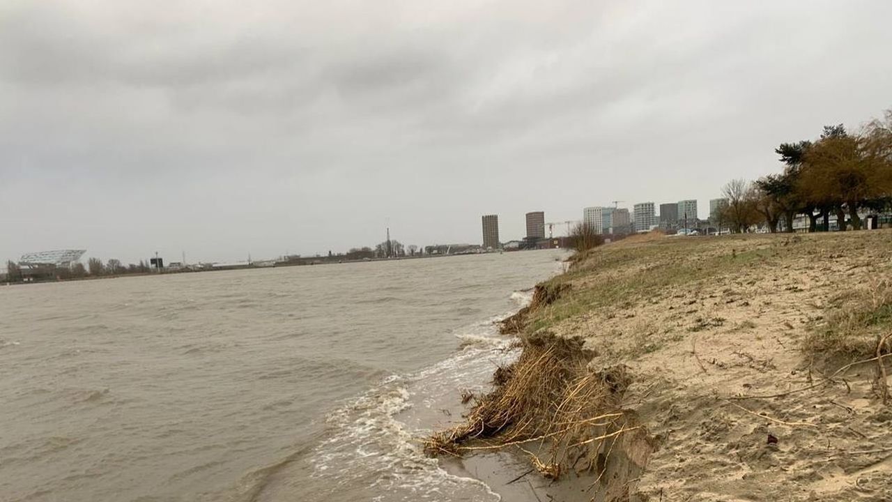 Strand van Sint-Anneke al zeker tot eind maart gesloten na stormschade ...