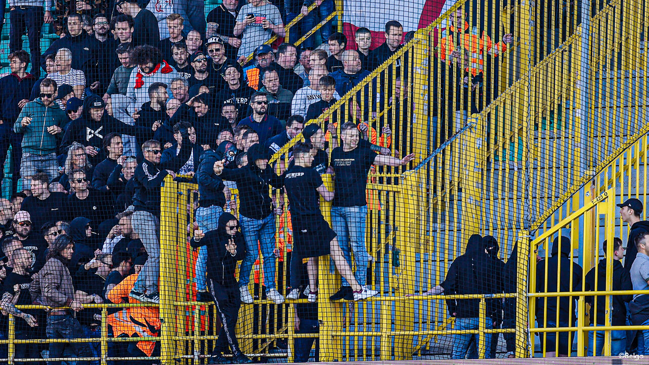 Trieste taferelen: Antwerp-hooligans zoeken confrontatie op met ...