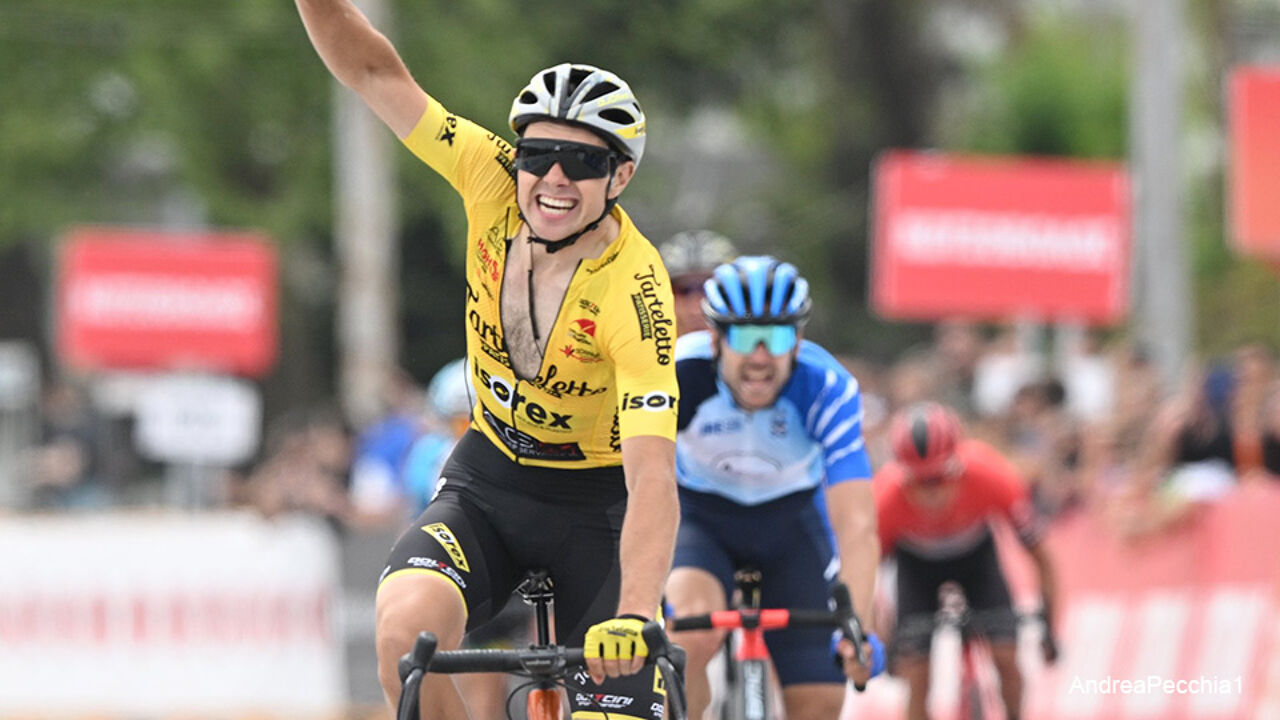 Lennert Teugels (29) boekt zijn eerste profzege in een reële koers | sporza