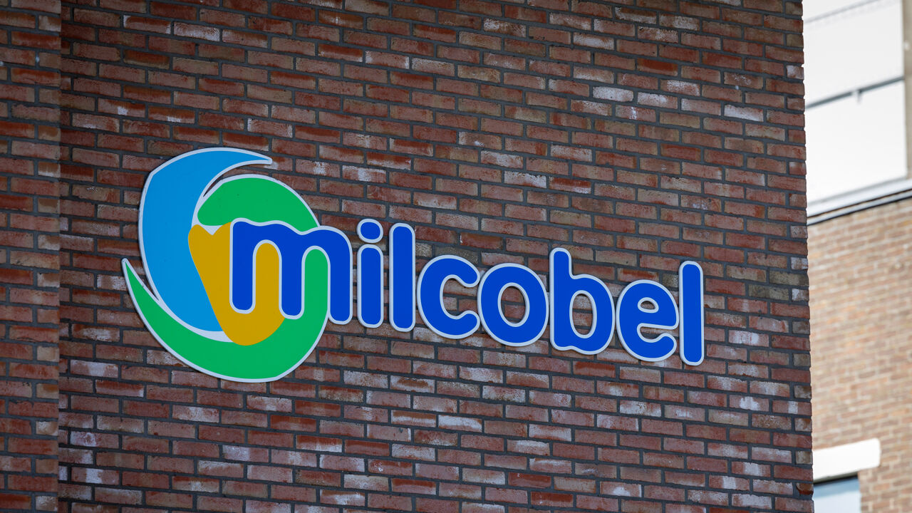 Nederlandse zuivelreus FrieslandCampina slokt Milcobel op | VRT NWS: nieuws